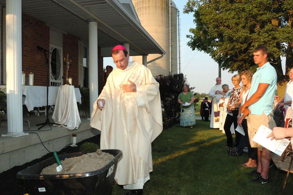 Archbishop celebrates Rural-Urban Mass on farm (Photo Gallery ...