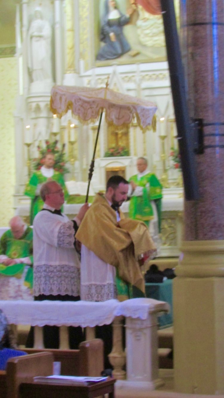 Crowds pack rare Latin Masses sponsored by Oratory - Catholic Telegraph