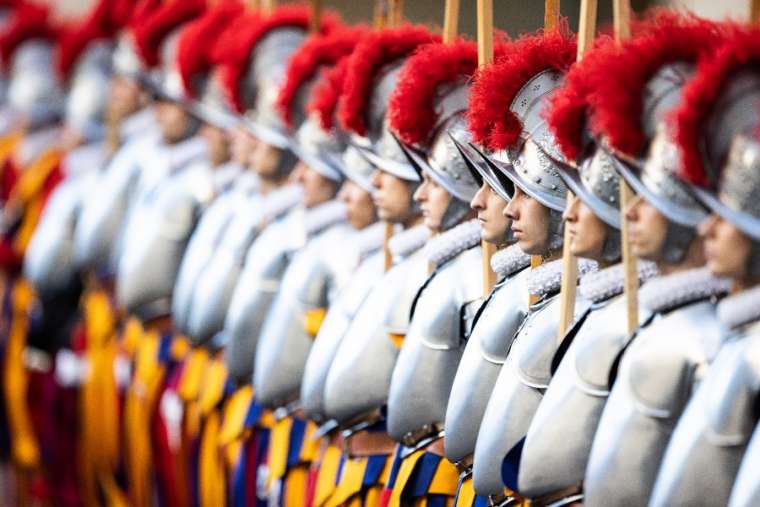 Four Vatican Swiss Guards test positive for the coronavirus - Catholic ...