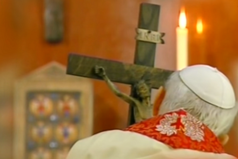 ‘O crux, ave spes unica!’: The story of the crucifix St. John Paul II ...