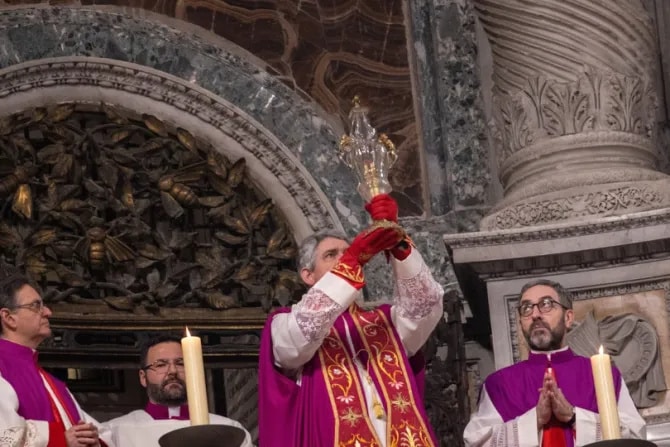 Vatican unveils the Holy Lance: a solemn tribute to soldier of faith St ...