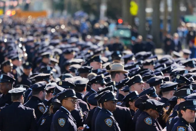 Thousands mourn slain NYPD officer at Catholic funeral - Catholic Telegraph